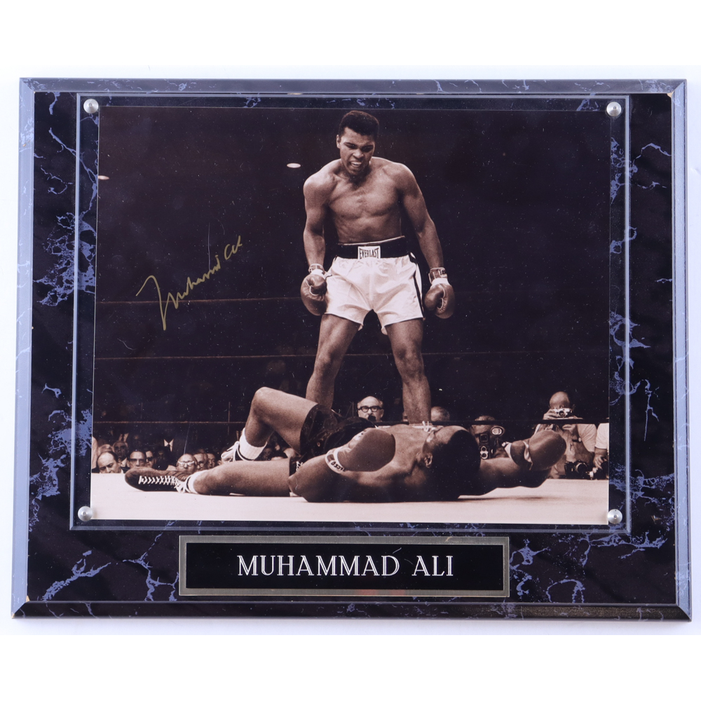 Muhammad Ali Signed Photo Plaque (Mounted Memories) | Pristine Auction