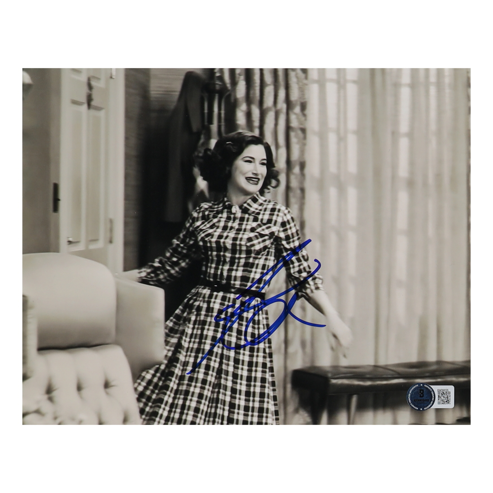 Kathryn Hahn Signed "Wanda Vision" 8x10 Photo (Beckett) | Pristine Auction