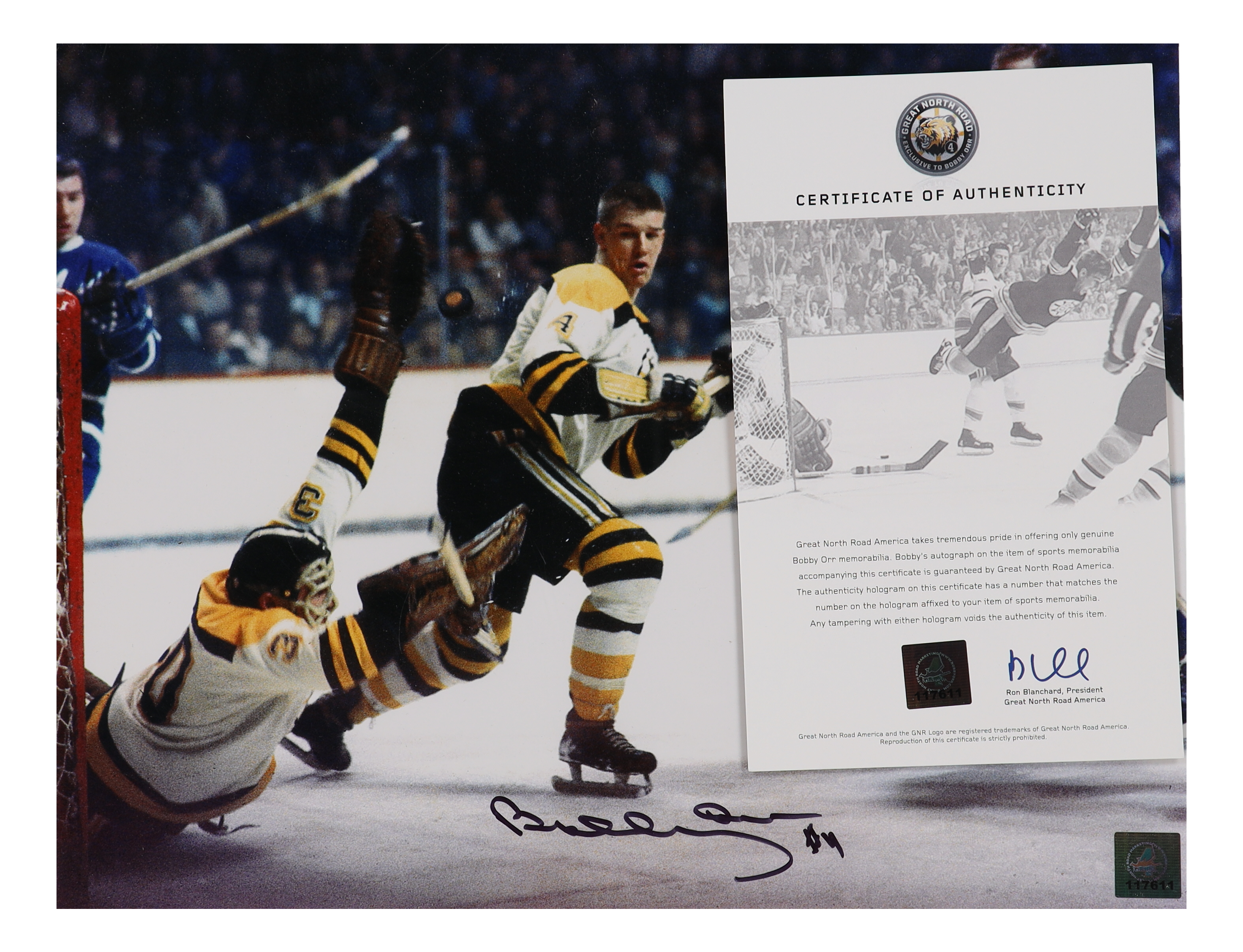 Bobby Orr Signed Bruins 11x14 Photo (Orr) | Pristine Auction