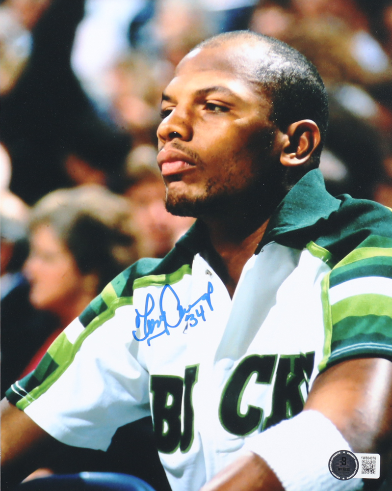 Terry Cummings Signed Bucks 8x10 Photo (Beckett) | Pristine Auction