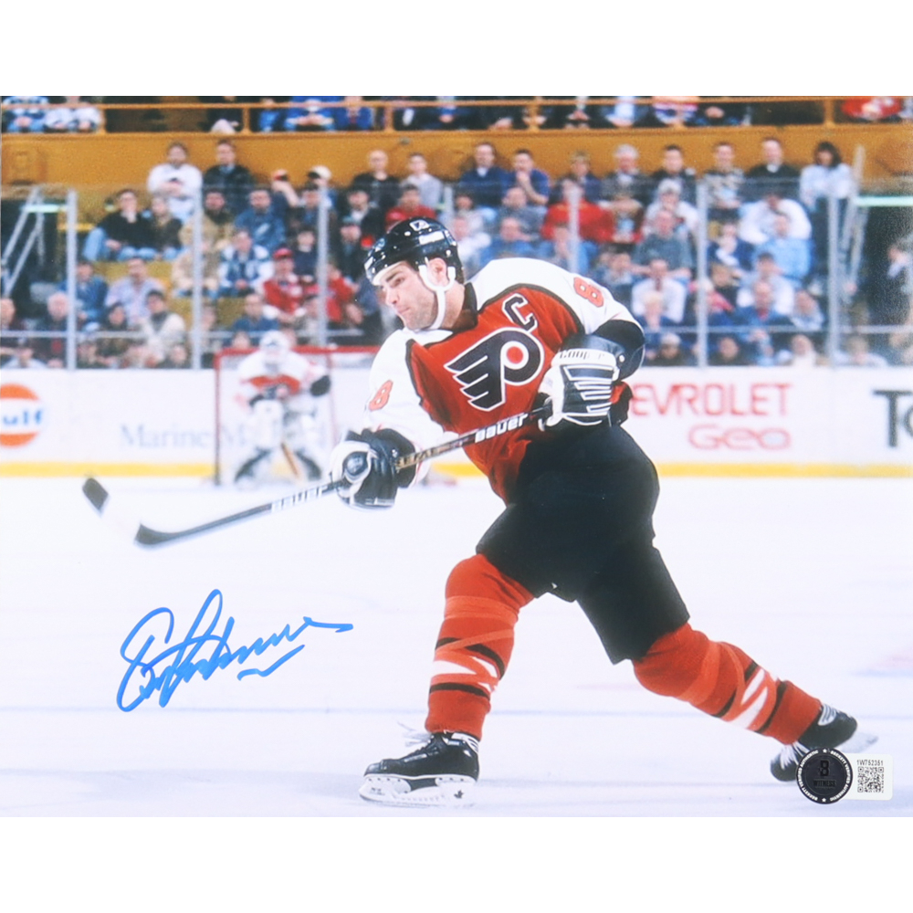 Eric Lindros Signed Flyers 8x10 Photo (Beckett) | Pristine Auction