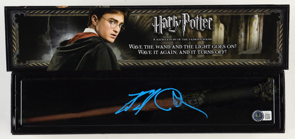Daniel Radcliffe Signed "Harry Potter" Wand With Original Box (Beckett ...