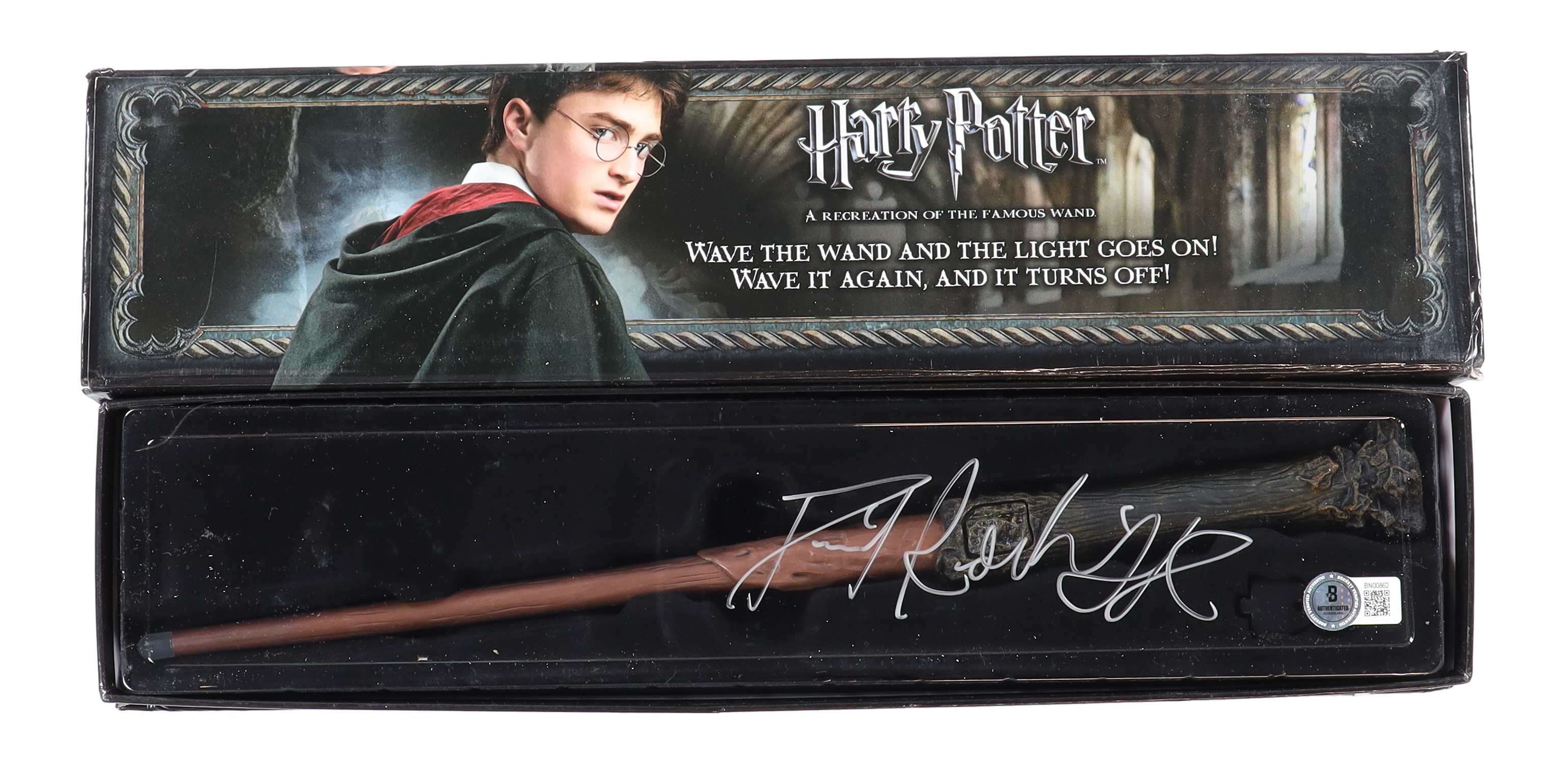 Daniel Radcliffe Signed "Harry Potter" Wand With Original Box (Beckett ...