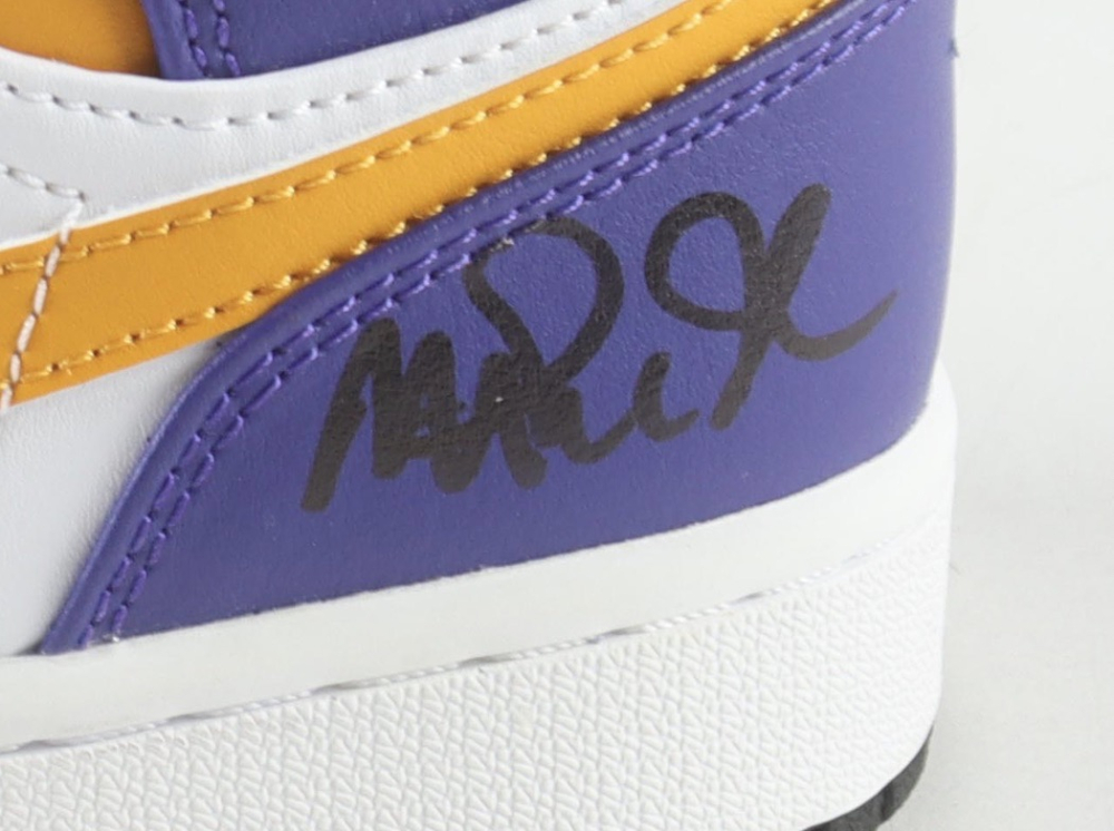 Magic Johnson Signed Vintage Nike Air Jordan Lakers Basketball Shoe ...