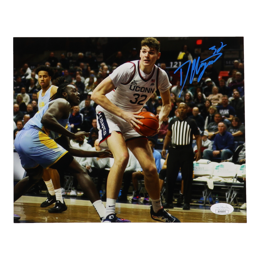 Donovan Clingan Signed Uconn Huskies 8x10 Photo (JSA) | Pristine Auction