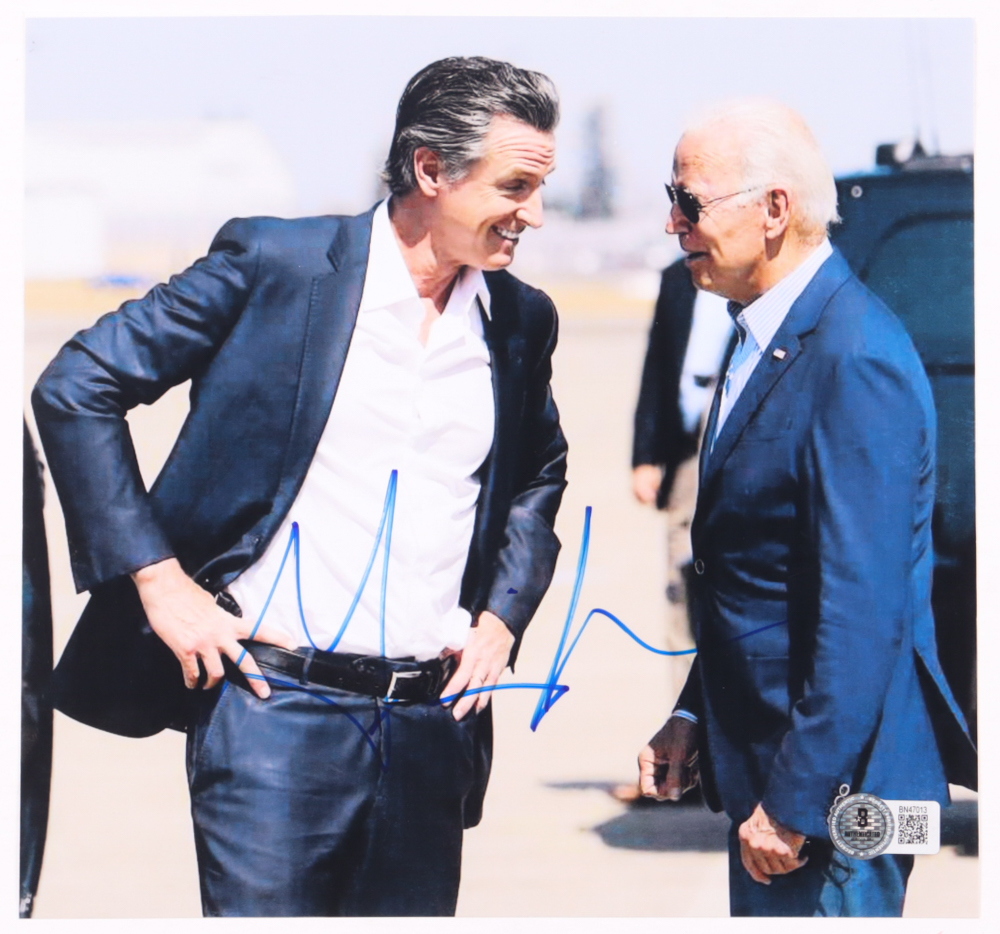 Gavin Newsom Signed 8.5x9 Photo (Beckett) | Pristine Auction