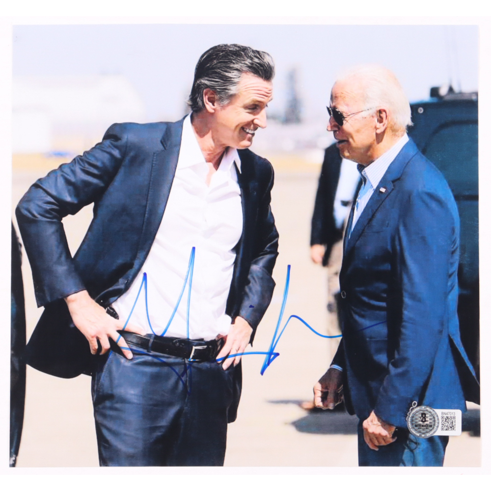 Gavin Newsom Signed 8.5x9 Photo (Beckett) | Pristine Auction