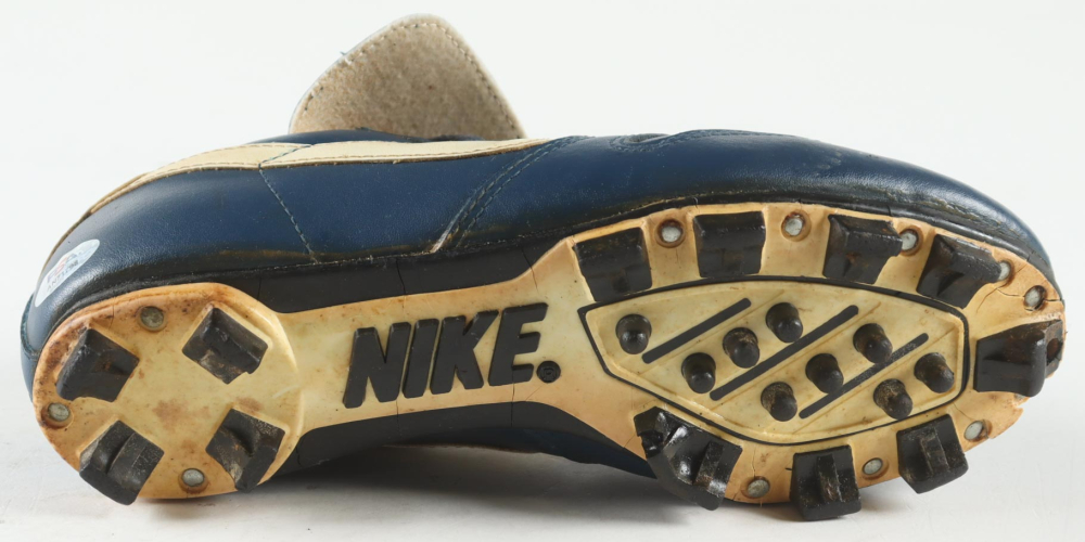 Nolan Ryan Signed Vintage Nike Baseball Cleat with Acrylic Display Case ...