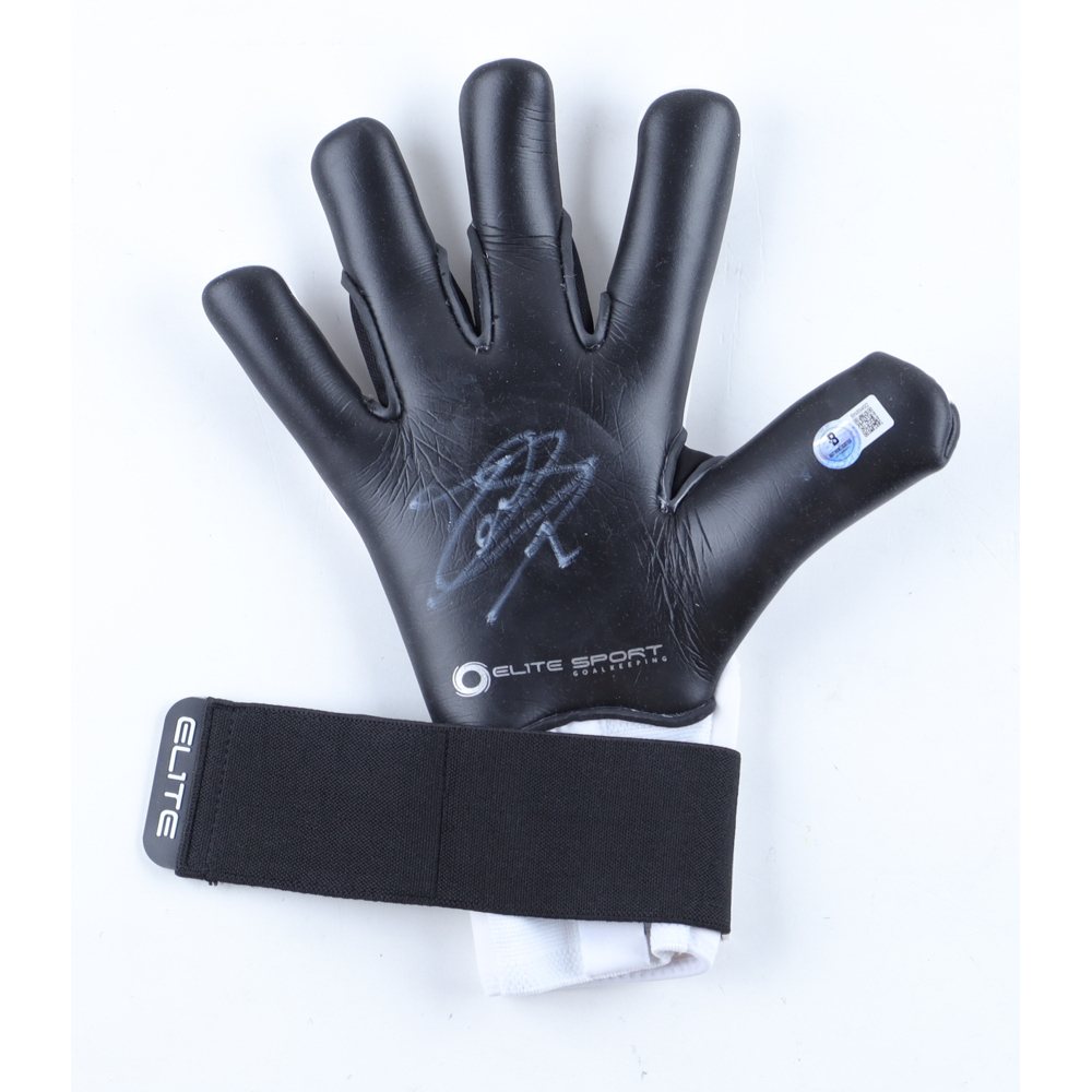 Thibaut Courtois Signed Real Madrid Goalie Glove (Beckett) | Pristine ...