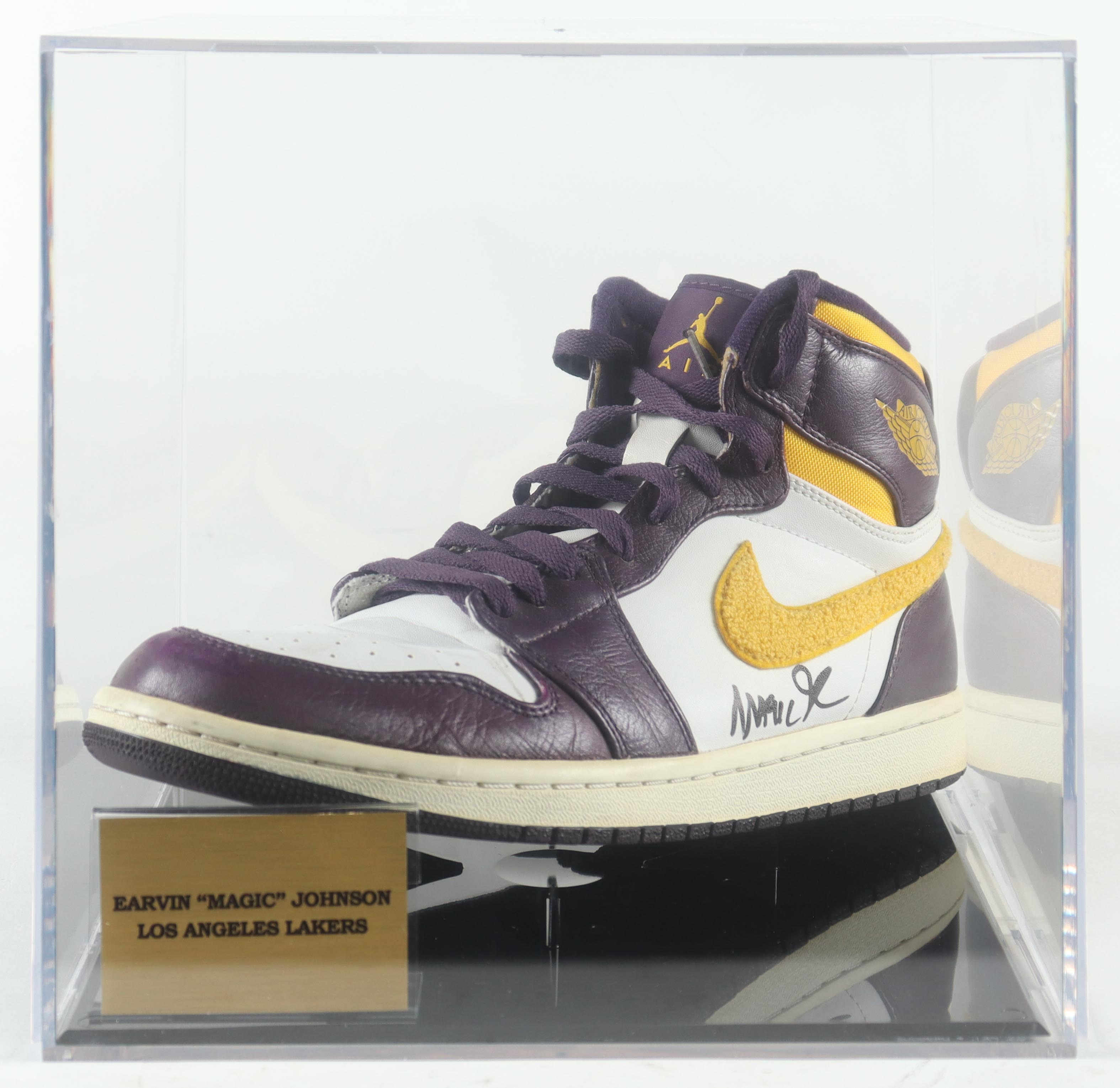 Magic Johnson Signed Vintage Nike Air Jordan Lakers Basketball Shoe ...