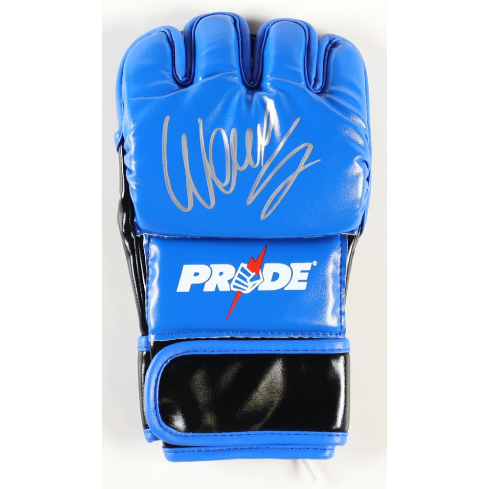 Wanderlei Silva Signed Pride FC Boxing Glove (Beckett) | Pristine Auction