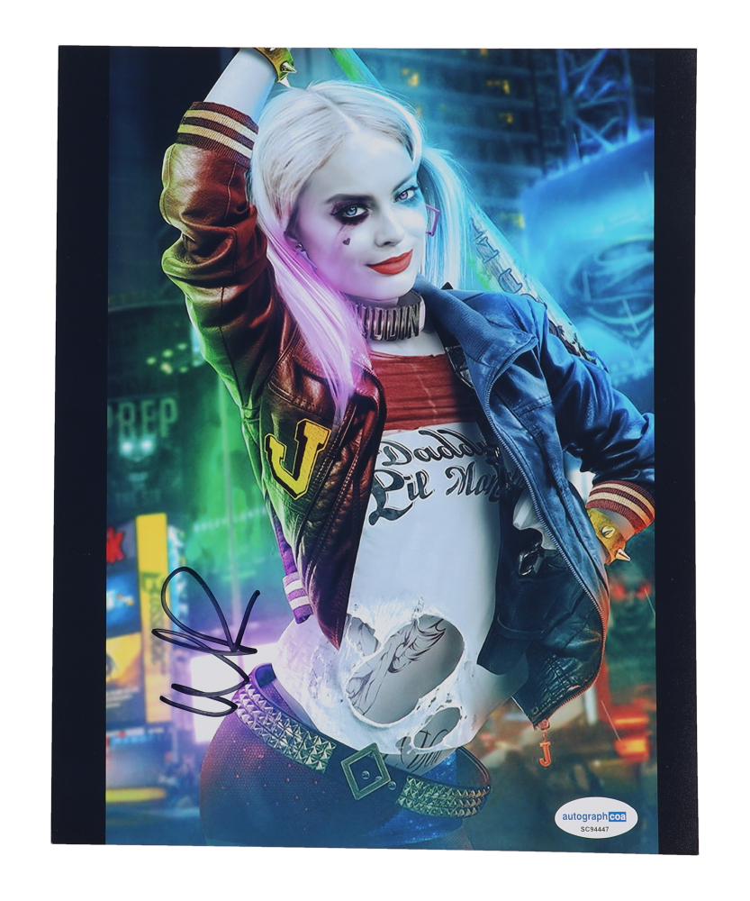 Margot Robbie Signed "Suicide Squad" 8x10 Photo (AutographCOA ...