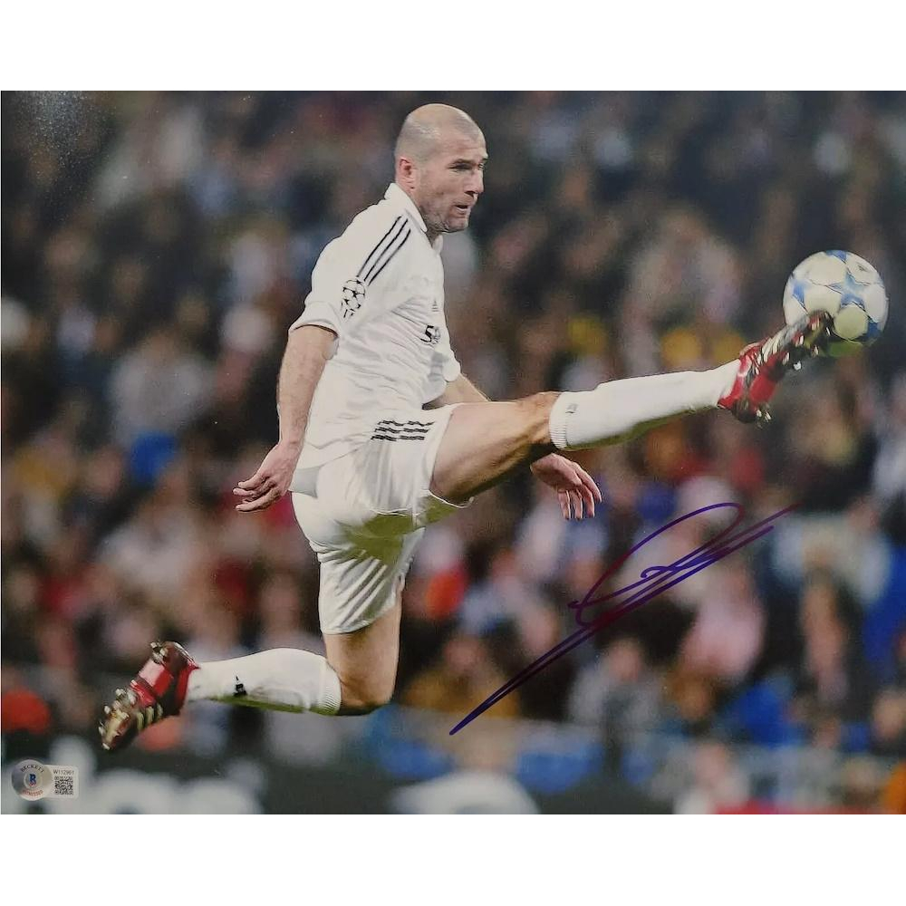 Zinedine Zidane Signed Madrid 11x14 Photo (Beckett) | Pristine Auction