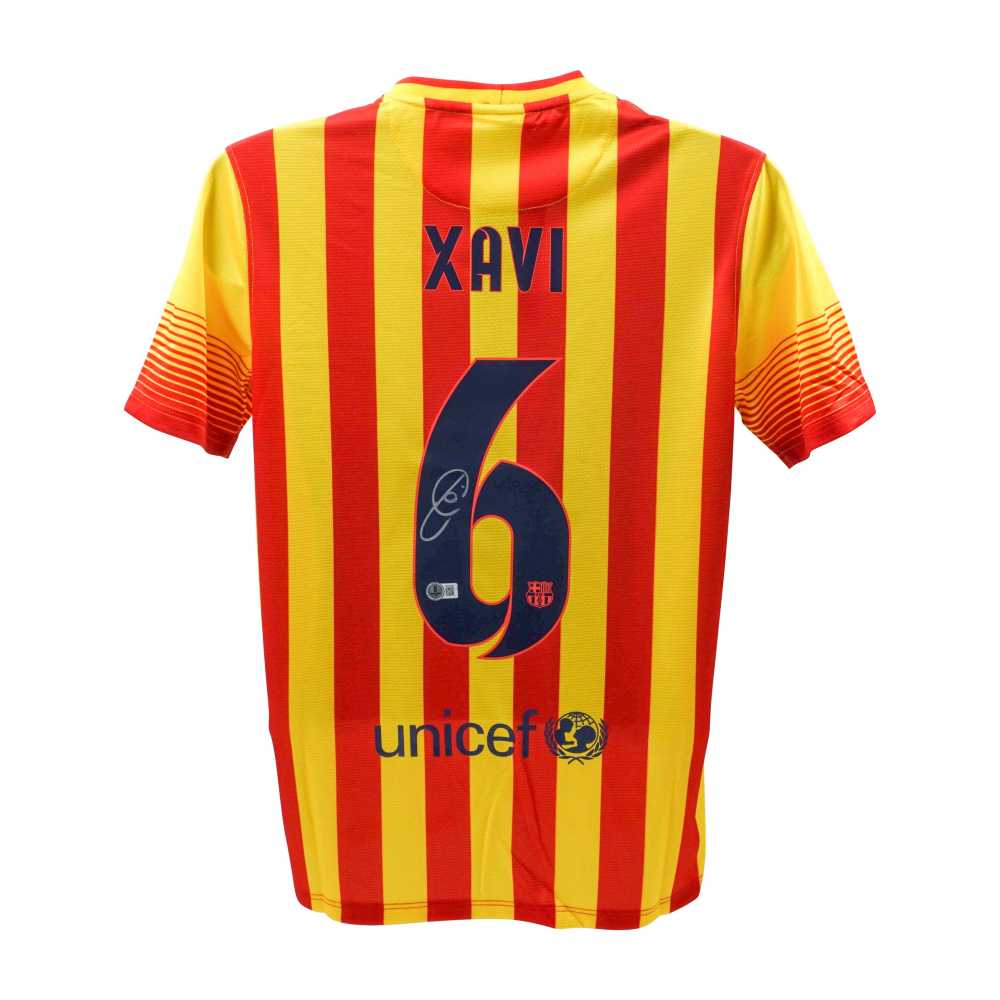 Xavi Signed Barcelona Jersey (Beckett) | Pristine Auction