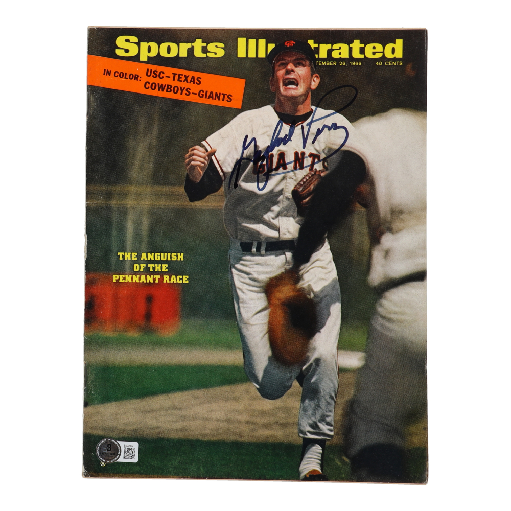Gaylord Perry Signed 1966 Sports Illustrated Magazine (Beckett) | Pristine Auction
