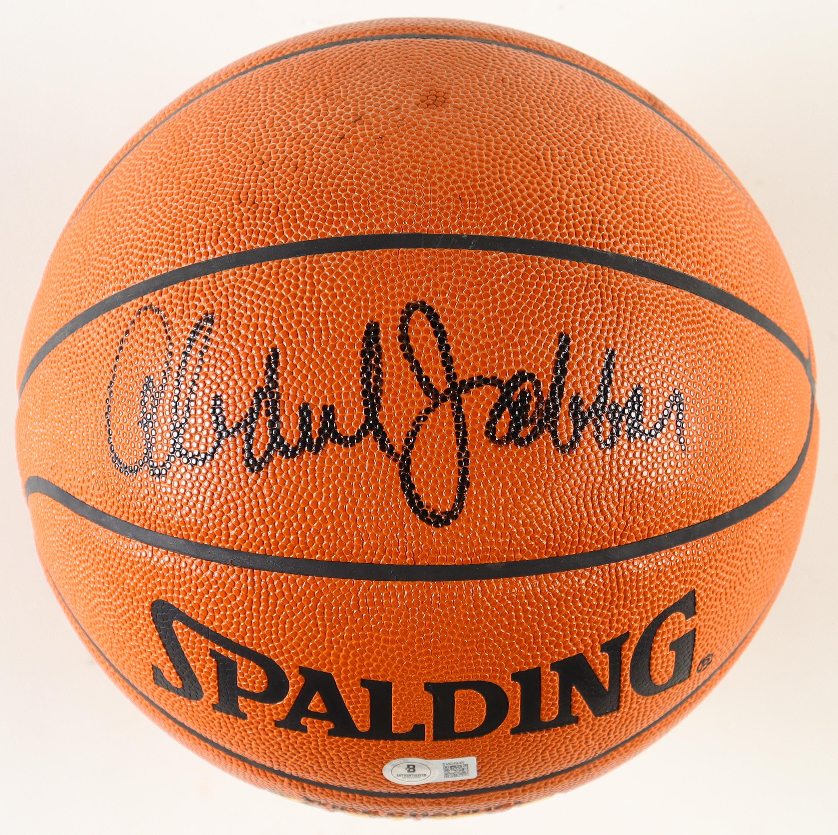 Kareem Abdul-Jabbar Signed NBA Basketball with Display Case (Beckett ...