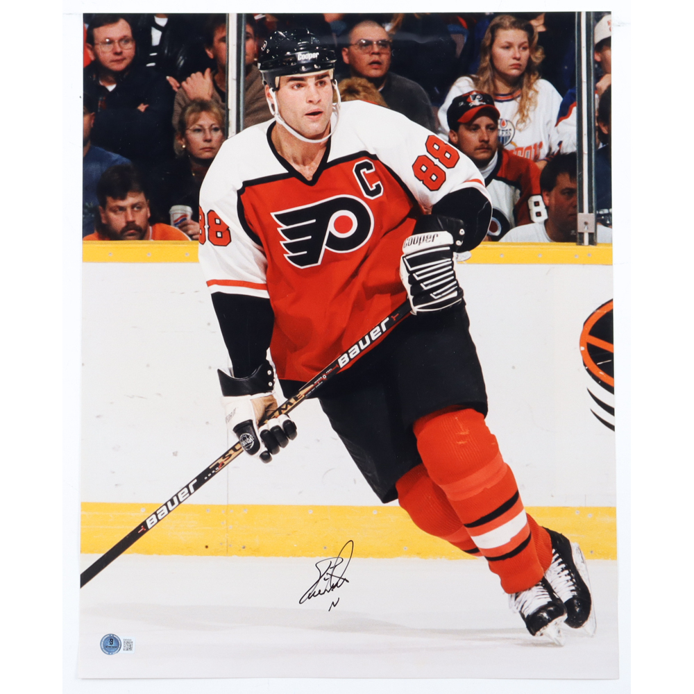 Eric Lindros Signed Flyers 16x20 Photo (Beckett) | Pristine Auction