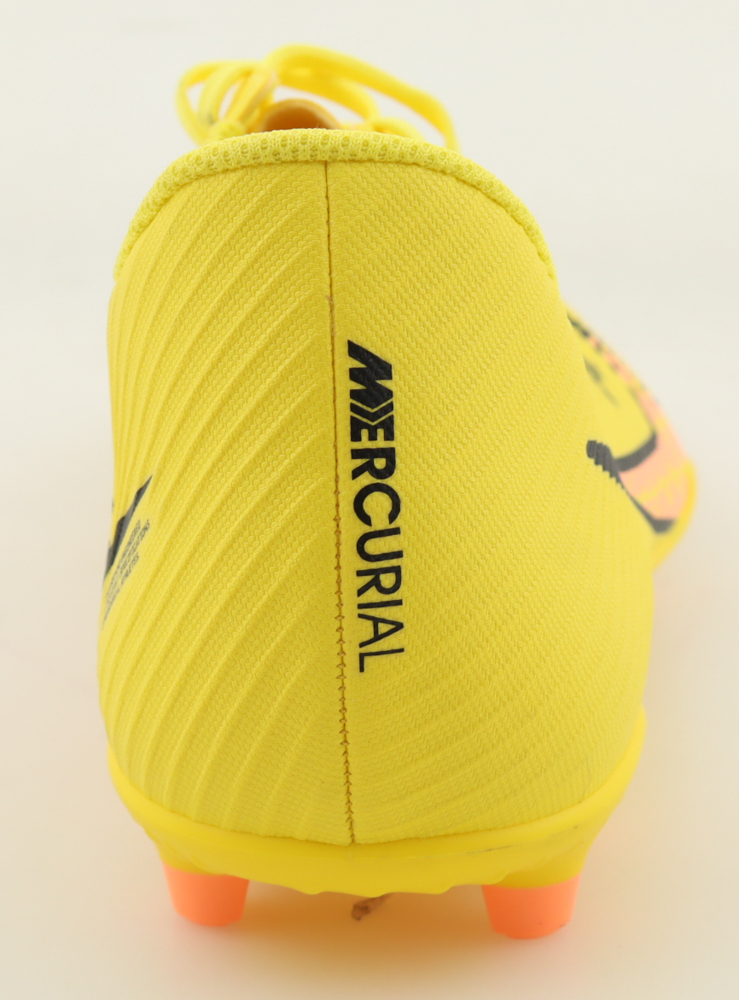 Robert Lewandowski Signed Nike Soccer Cleat (Beckett) | Pristine Auction