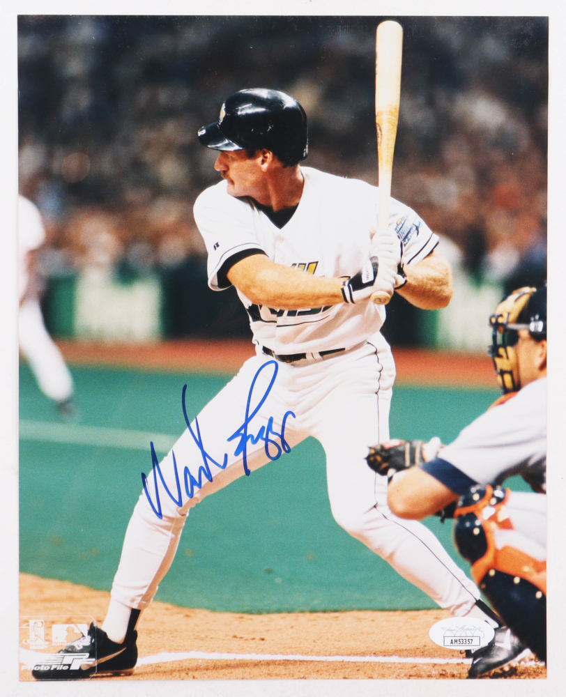 Wade Boggs Signed Rays 8x10 Photo (JSA) | Pristine Auction