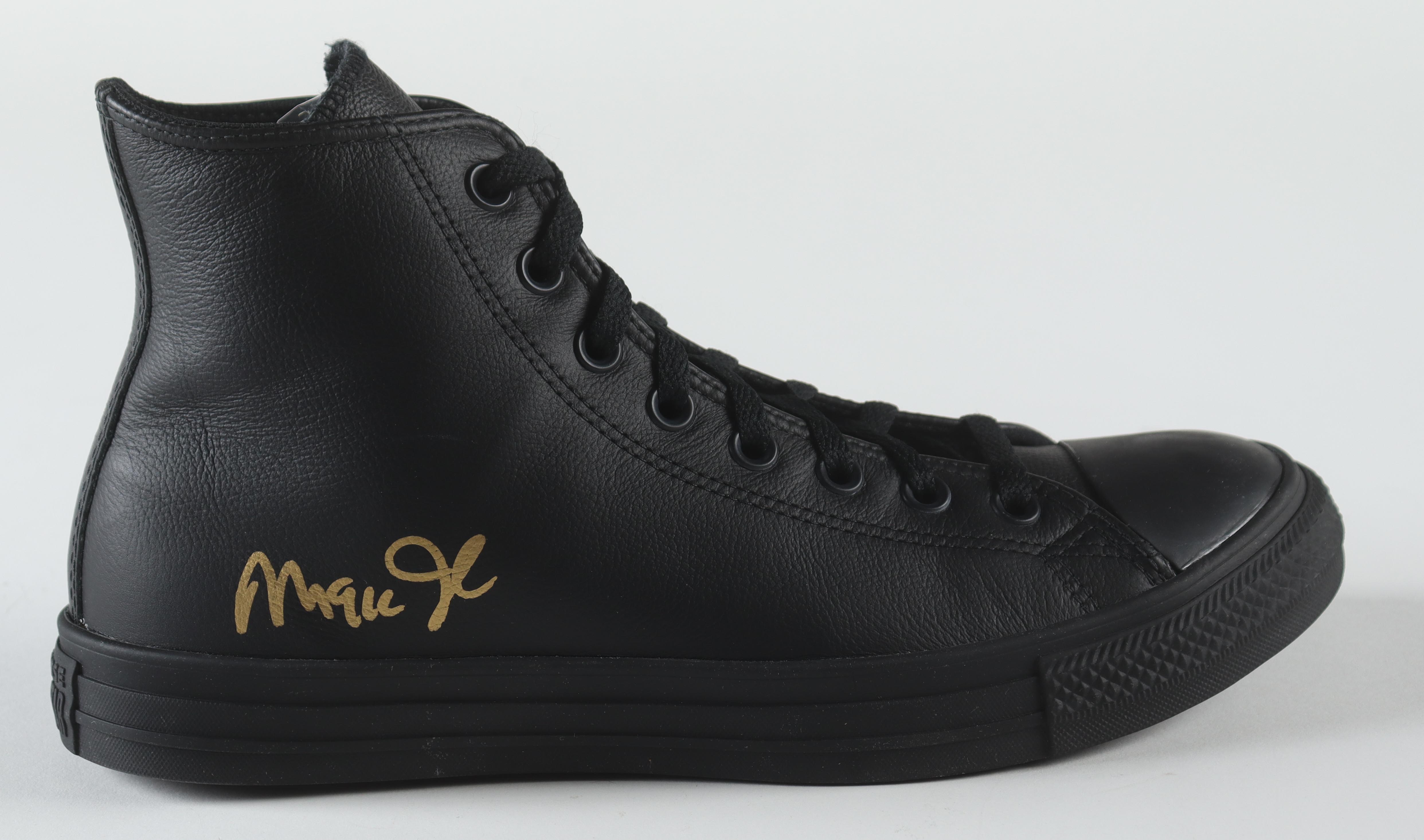 Magic Johnson Signed Vintage Converse All Star Black Leather Shoe With ...