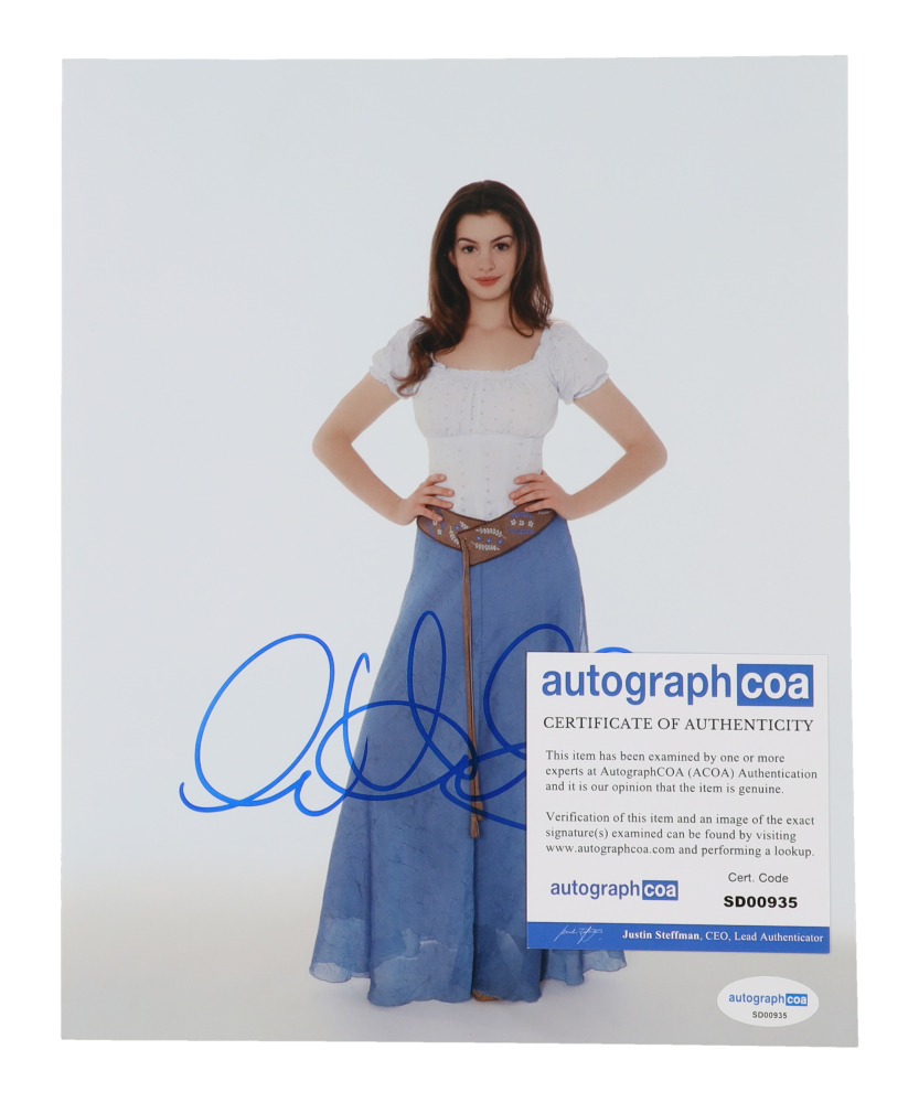 Anne Hathaway Signed "Ella Enchanted" 8x10 Photo (AutographCOA) | Pristine Auction