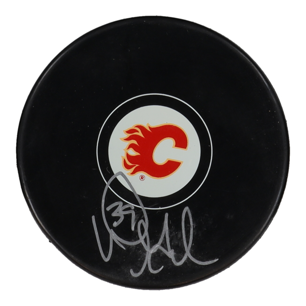 Doug Gilmour Signed Flames Logo Puck (Beckett) | Pristine Auction