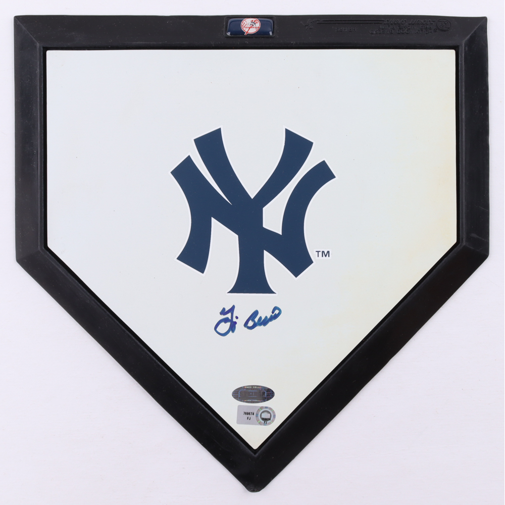 Yogi Berra Signed Yankees Logo Mini Home Plate (Steiner & MLB ...
