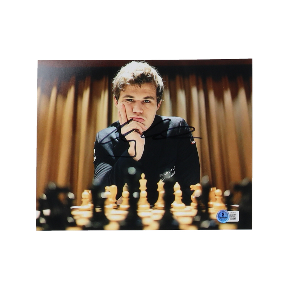 Magnus Carlsen Signed 8x10 Photo (Beckett) | Pristine Auction
