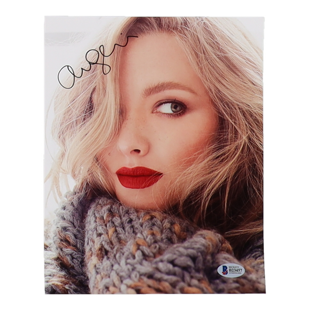 Amanda Seyfried Signed 8x10 Photo (Beckett) | Pristine Auction