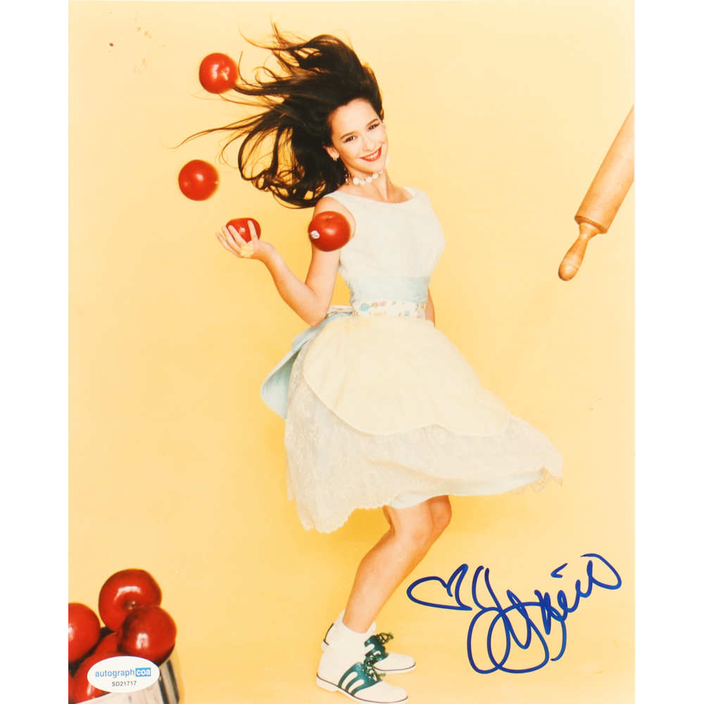 Jennifer Love Hewitt Signed 8x10 Photo (AutographCOA) | Pristine Auction