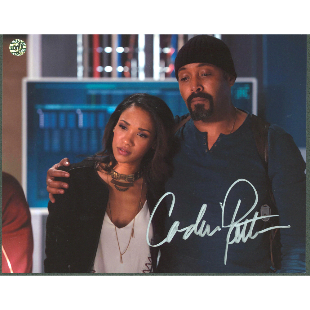 Candice Patton Signed "The Flash" 8x10 Photo (Wizard World) | Pristine ...