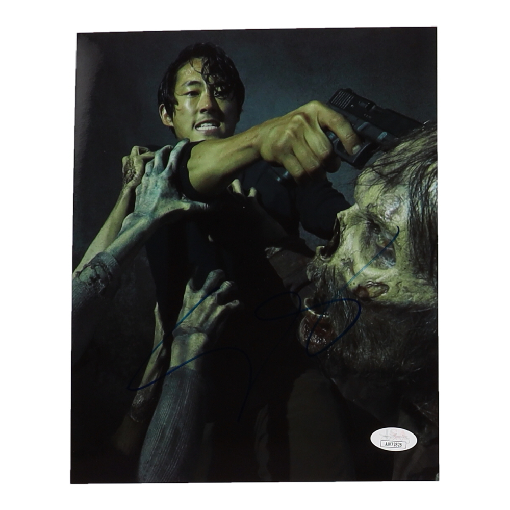 Steven Yeun Signed "The Walking Dead" 8x10 Photo (JSA) | Pristine Auction