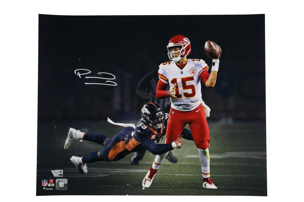 Patrick Mahomes Signed Chiefs 16x20 Photo (Fanatics) | Pristine Auction