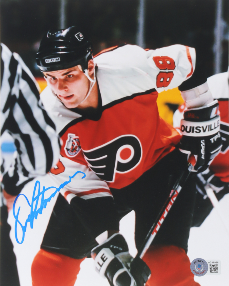 Eric Lindros Signed Flyers 8x10 Photo (Beckett) | Pristine Auction