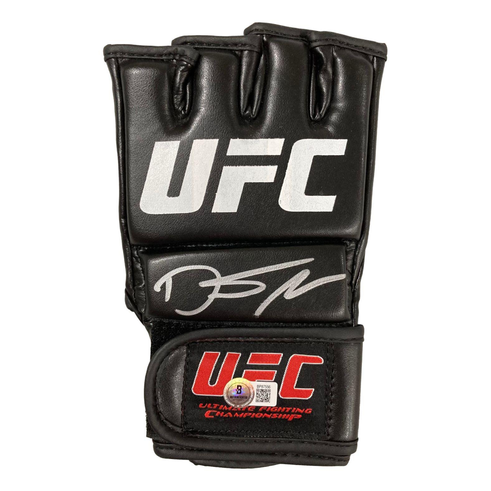 Dustin Poirier Signed UFC Glove (Beckett) | Pristine Auction