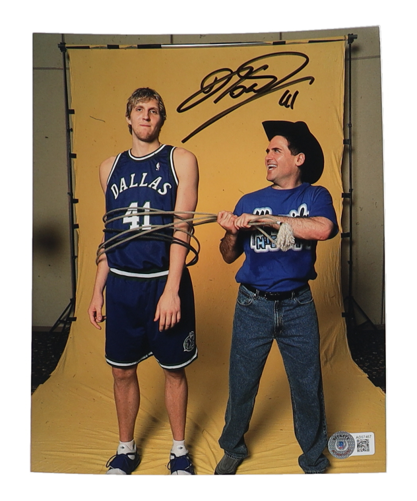 Dirk Nowitzki Signed Mavericks 8x10 Photo (Beckett) | Pristine Auction