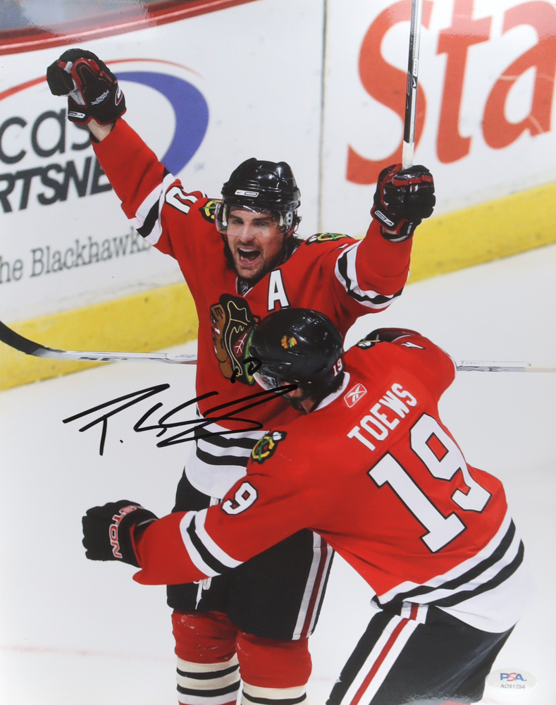 Patrick Sharp Signed Blackhawks 11x14 Photo (PSA) | Pristine Auction