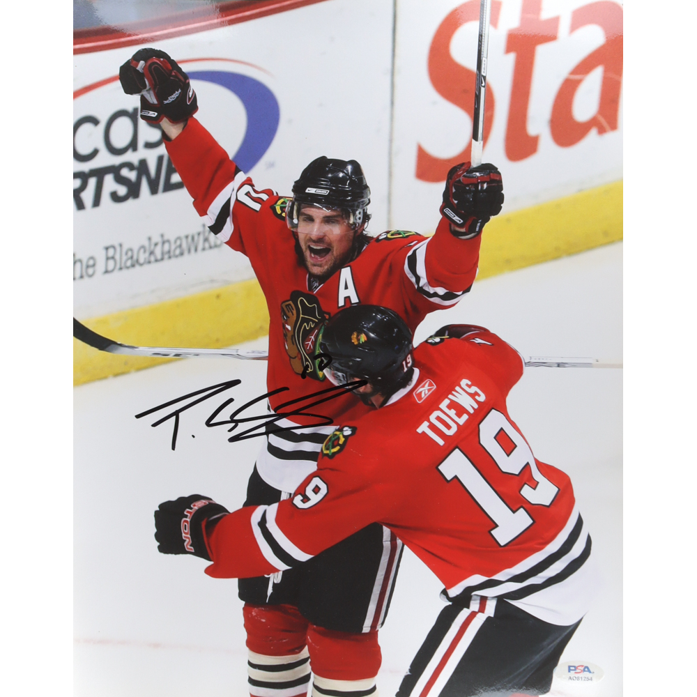 Patrick Sharp Signed Blackhawks 11x14 Photo (PSA) | Pristine Auction