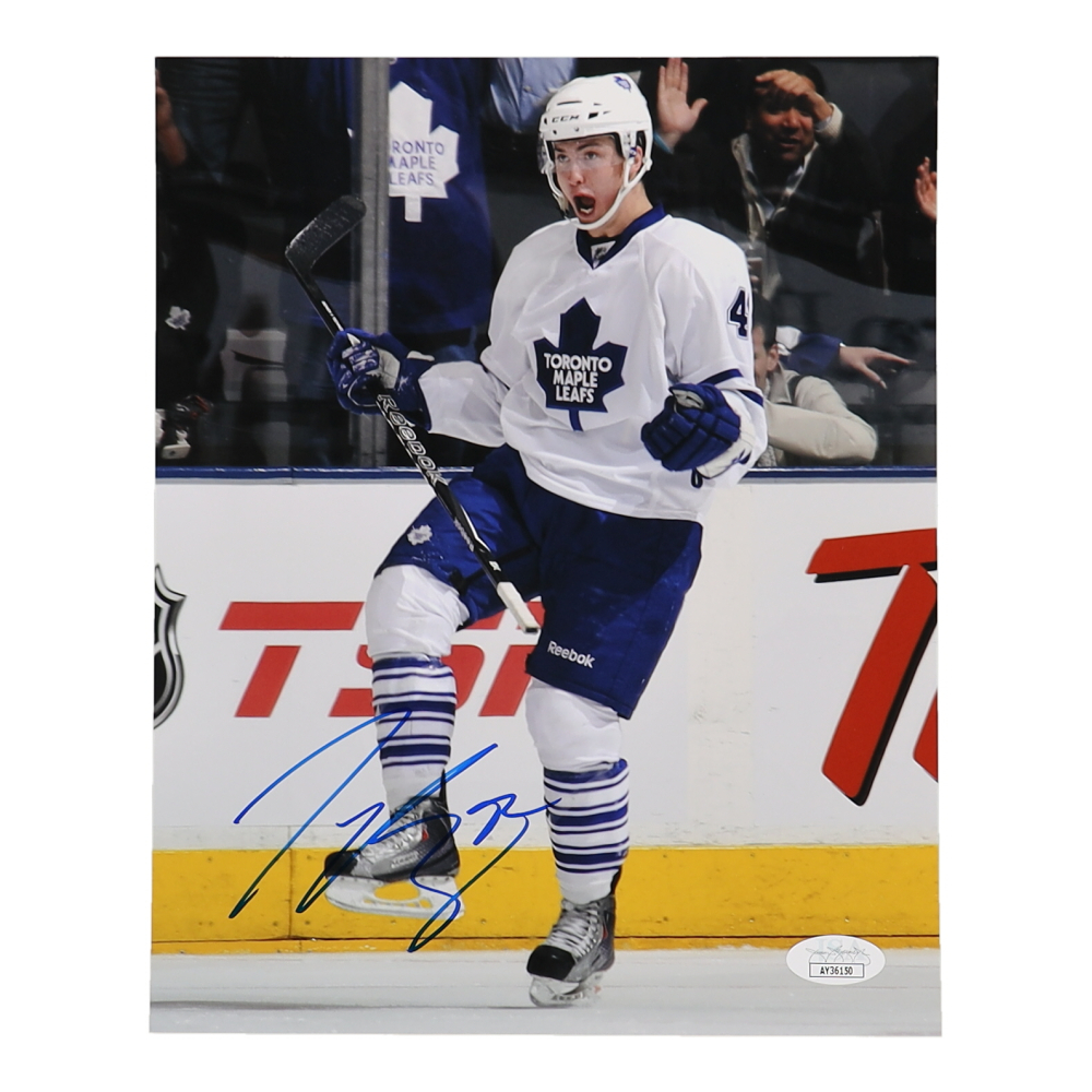 Tyler Bozak Signed Maple Leafs 8x10 Photo (JSA) | Pristine Auction