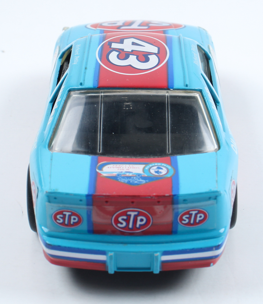 Richard Petty Signed #43 STP Pontiac 1:24 Diecast Car (PSA) | Pristine ...