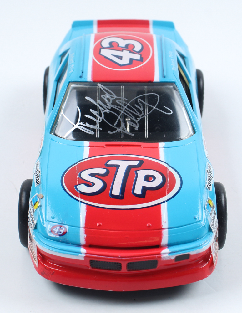 Richard Petty Signed #43 STP Pontiac 1:24 Diecast Car (PSA) | Pristine ...