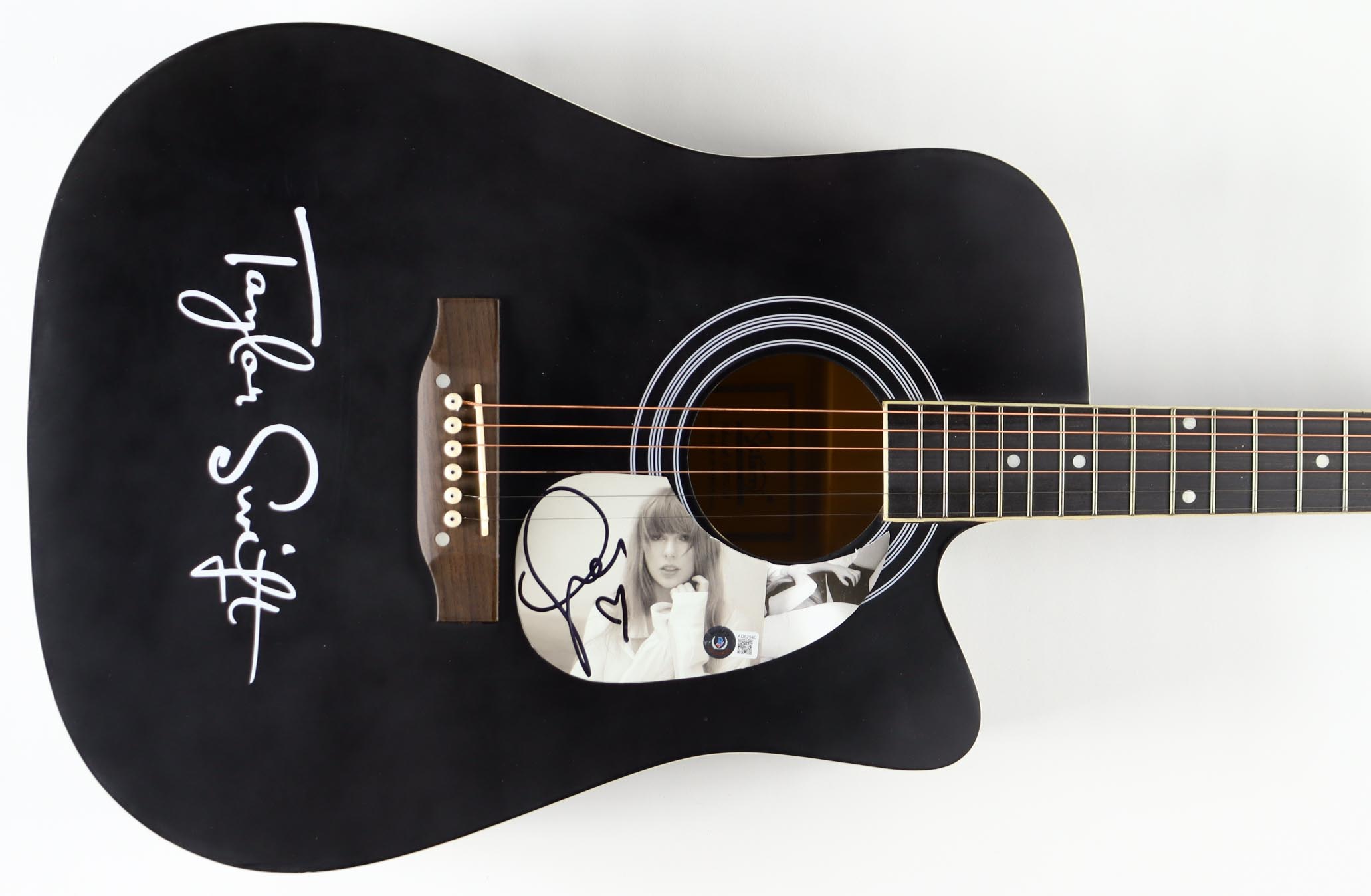 Taylor Swift Signed 38" Acoustic Guitar (Beckett) | Pristine Auction