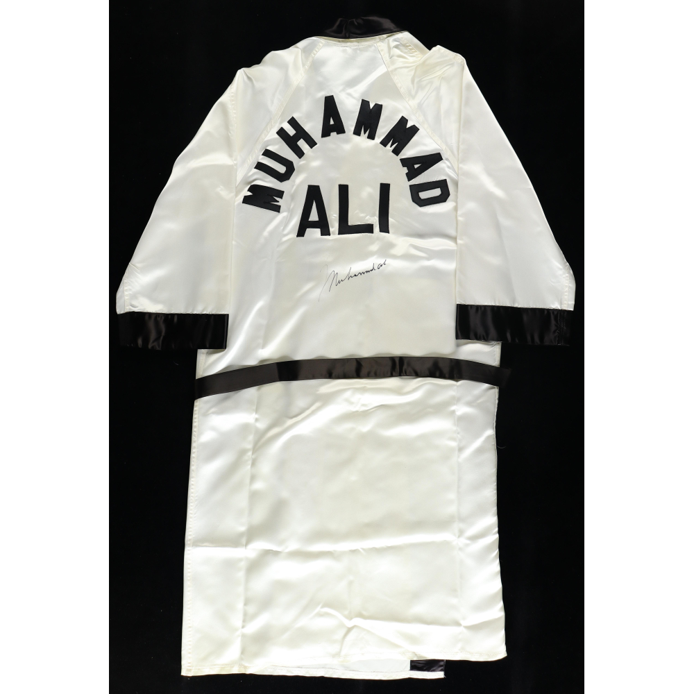 Muhammad Ali Signed Everlast Vintage Full-Size Boxing Robe (JSA LOA ...