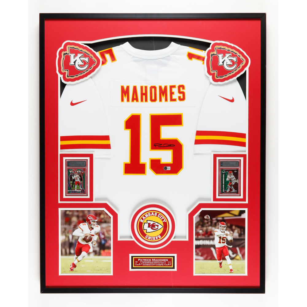 Patrick Mahomes Signed Custom Framed Nike Jersey Display With 2021 ...