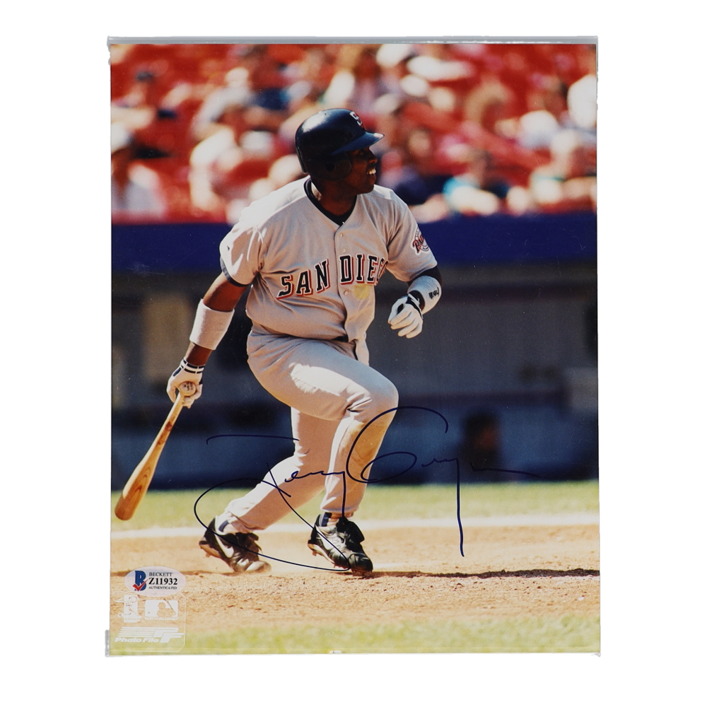 Tony Gwynn Signed Padres 8x10 Photo (Beckett) | Pristine Auction