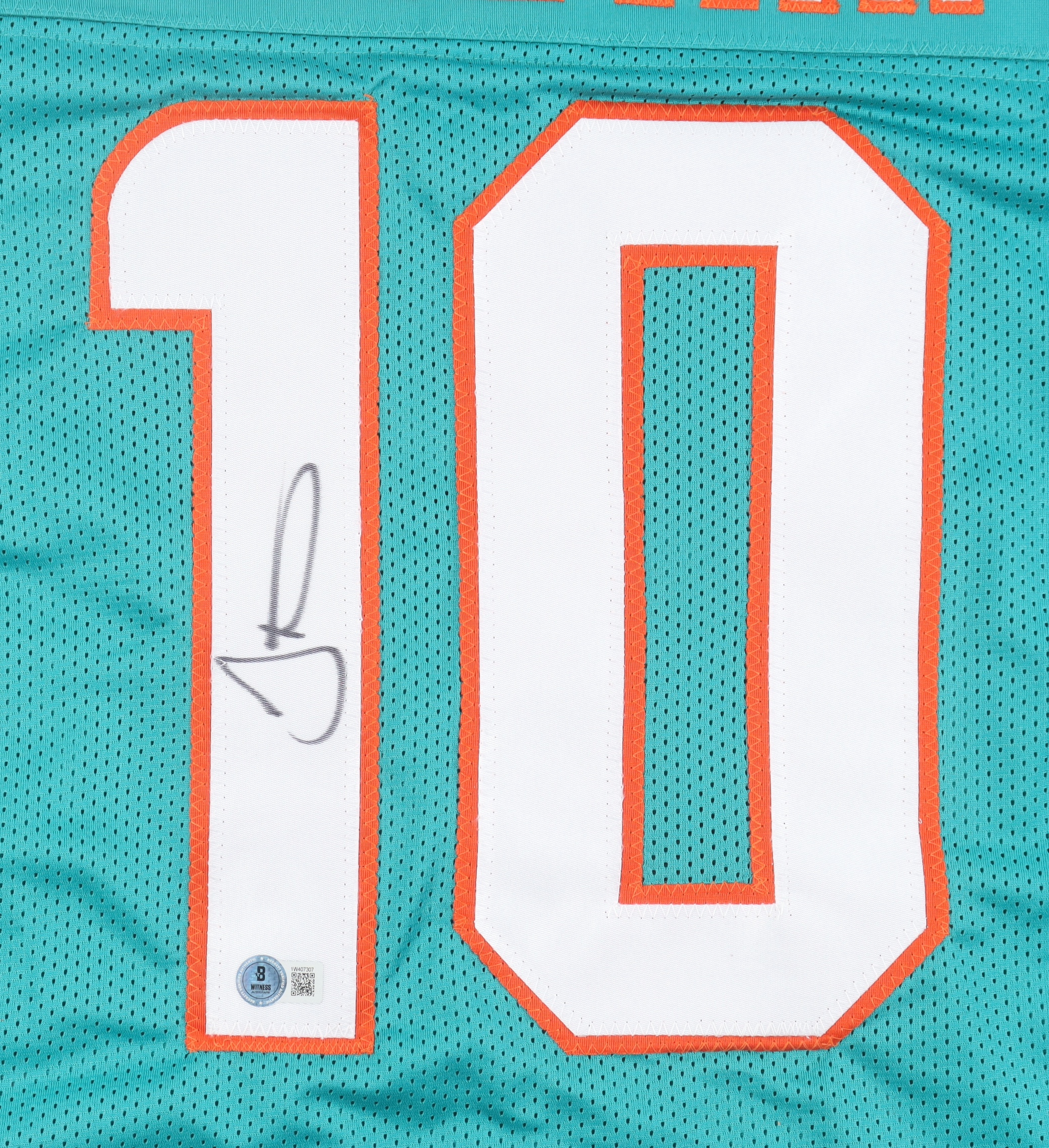 Tyreek Hill Signed Jersey (Beckett) | Pristine Auction