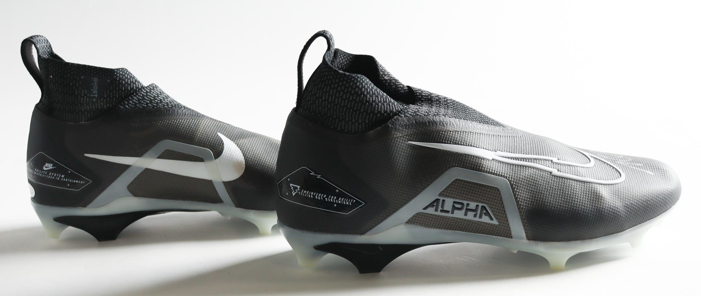 Michael Vick Signed Pair of Nike Football Cleats (JSA) | Pristine Auction