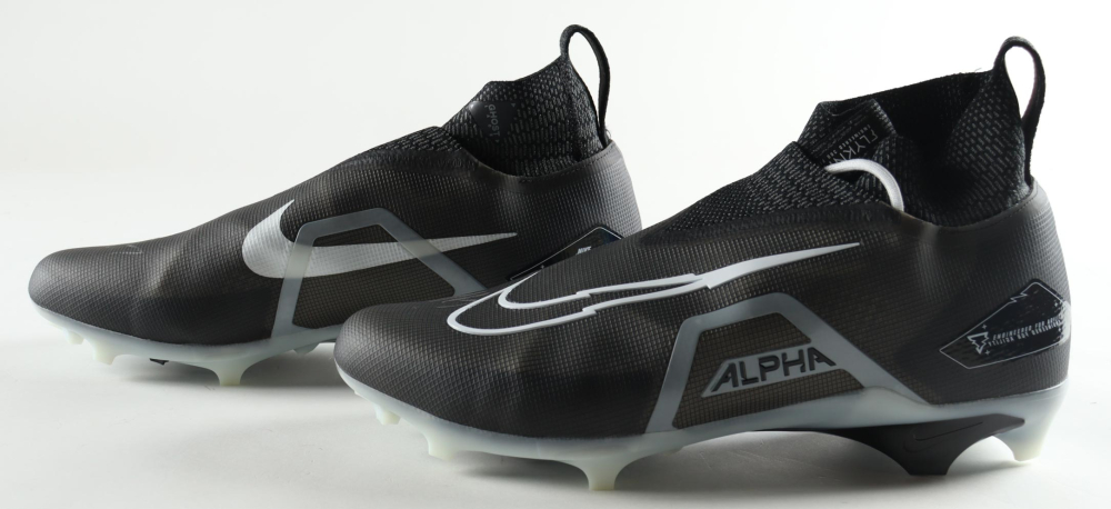 Michael Vick Signed Pair of Nike Football Cleats (JSA) | Pristine Auction