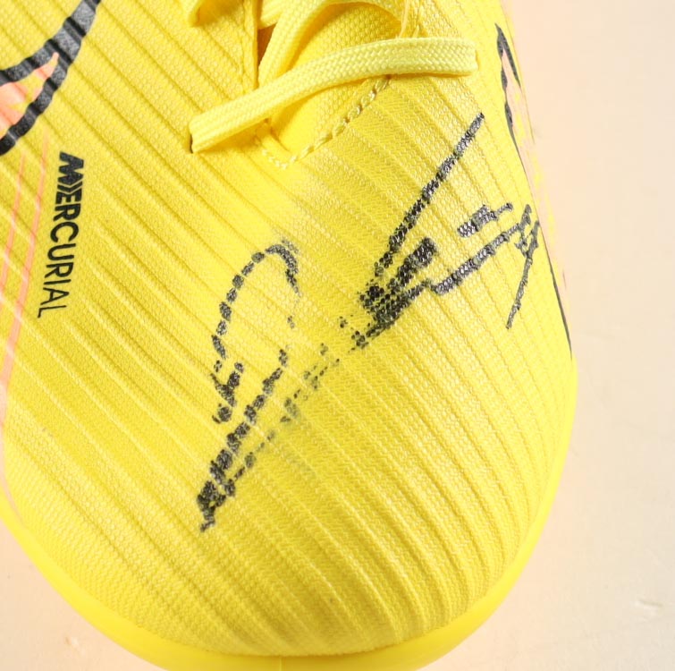 Robert Lewandowski Signed Nike Soccer Cleat (Fanatics & Beckett ...