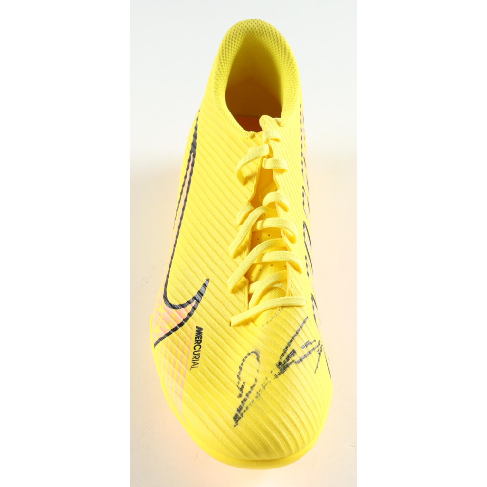 Robert Lewandowski Signed Nike Soccer Cleat (Fanatics & Beckett ...